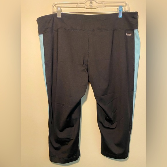 Danskin Now | Pants & Jumpsuits | Euc Danskin Capri Fitted Mid Rise ...